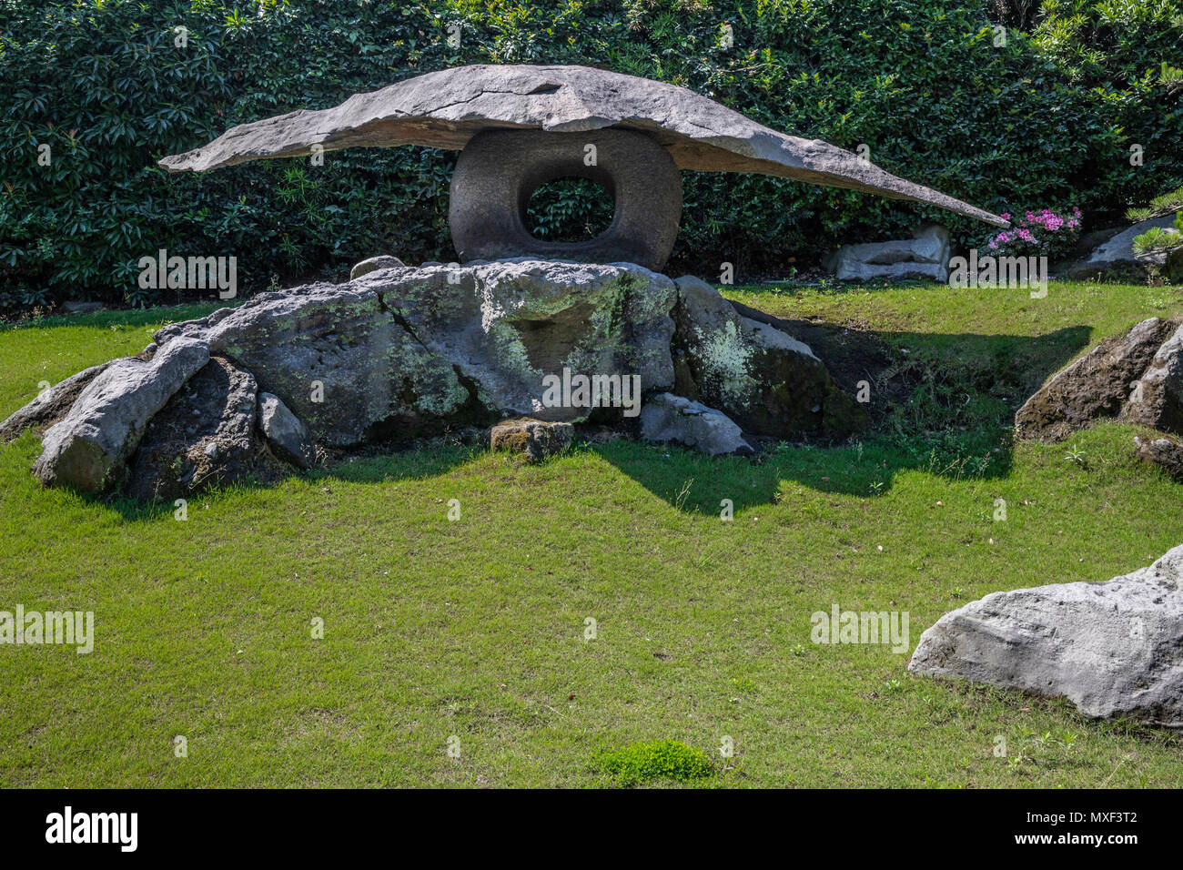 Sengan-en Stone Lantern Ishidoro - Sengan-en is a traditional Japanese ...