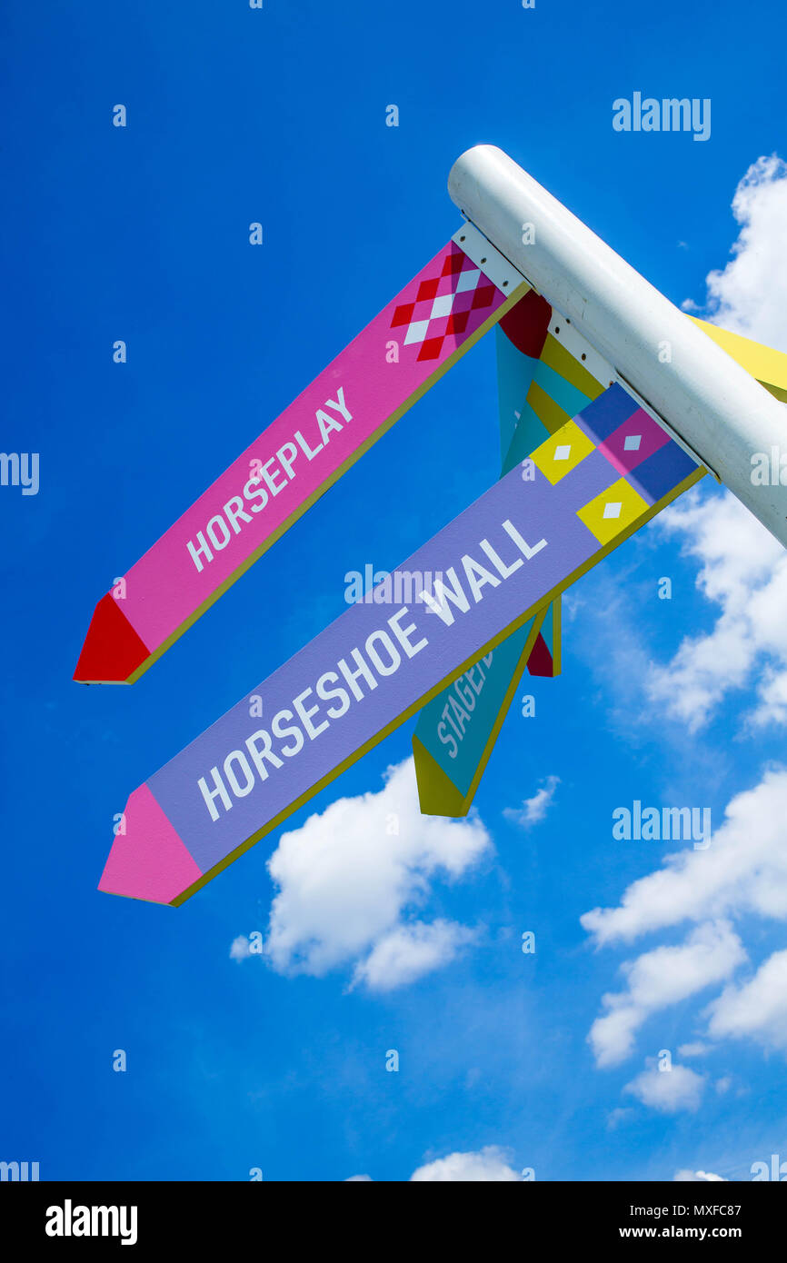 Colorful signposts hi-res stock photography and images - Alamy