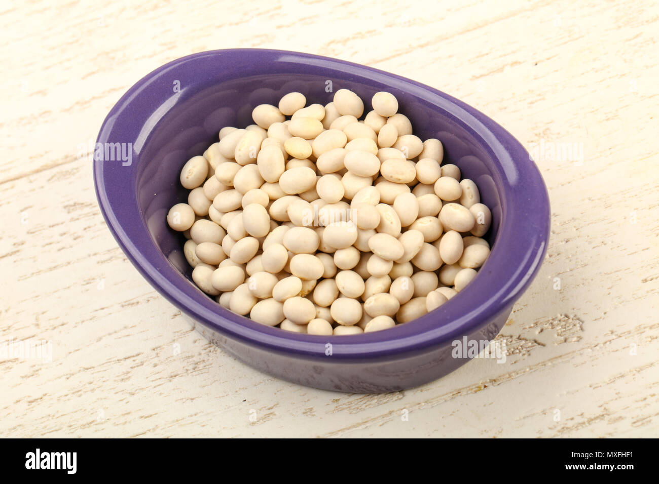 Dry white beans in the bowl over wooden background Stock Photo - Alamy