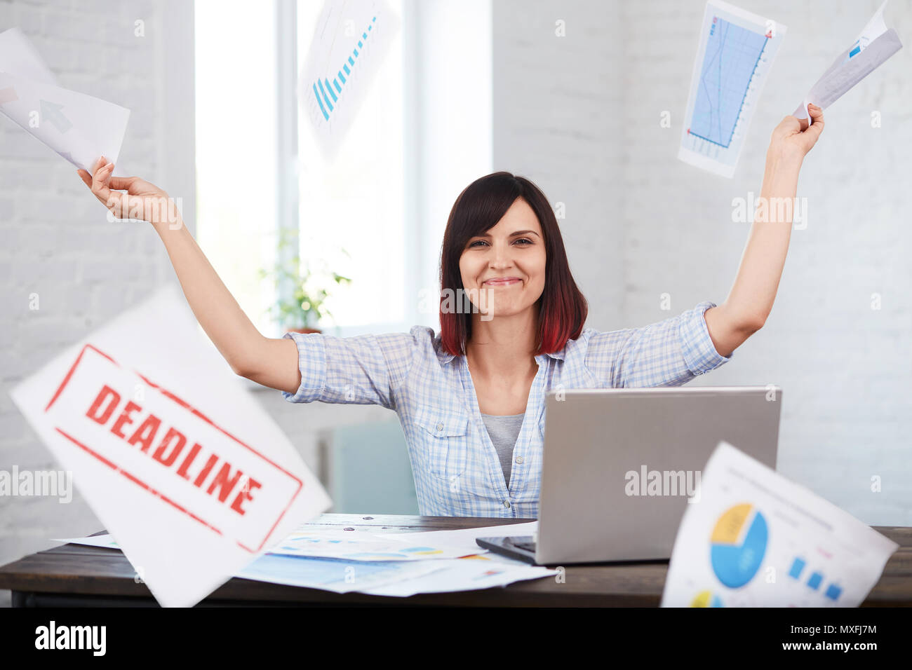 Finishing work hi-res stock photography and images - Alamy