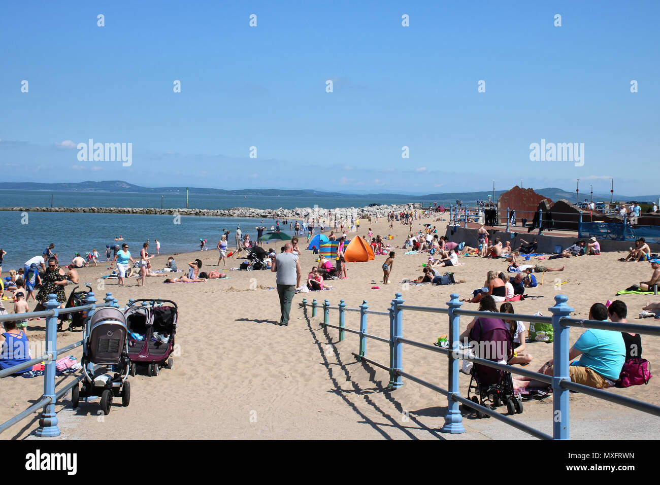 People morecambe bay hi-res stock photography and images - Alamy