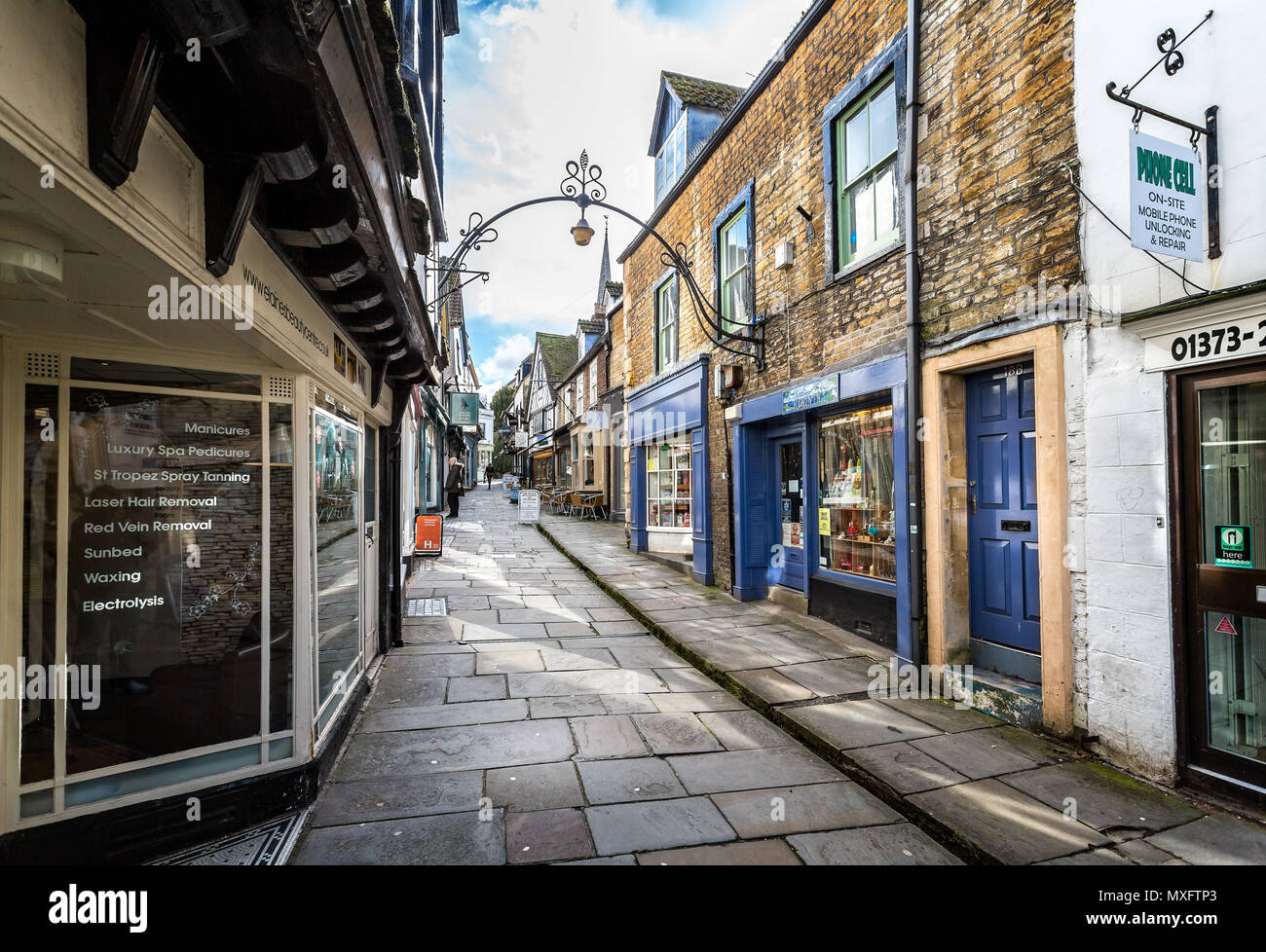 Cheap street hi-res stock photography and images - Alamy