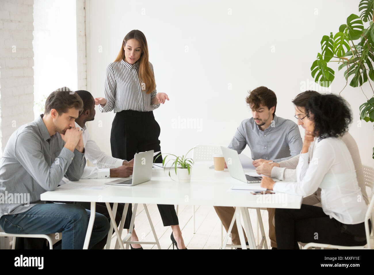 Poor Teamwork Stock Photos & Poor Teamwork Stock Images - Alamy