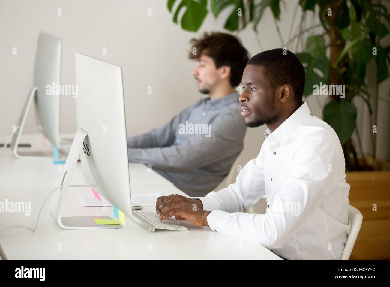 Black ceo at desk hi-res stock photography and images - Alamy