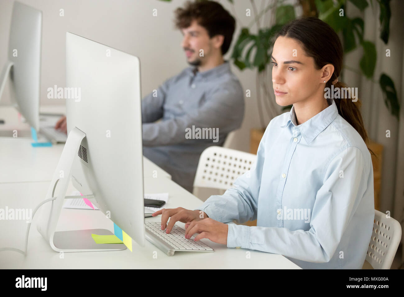 Worker consulting hi-res stock photography and images - Alamy