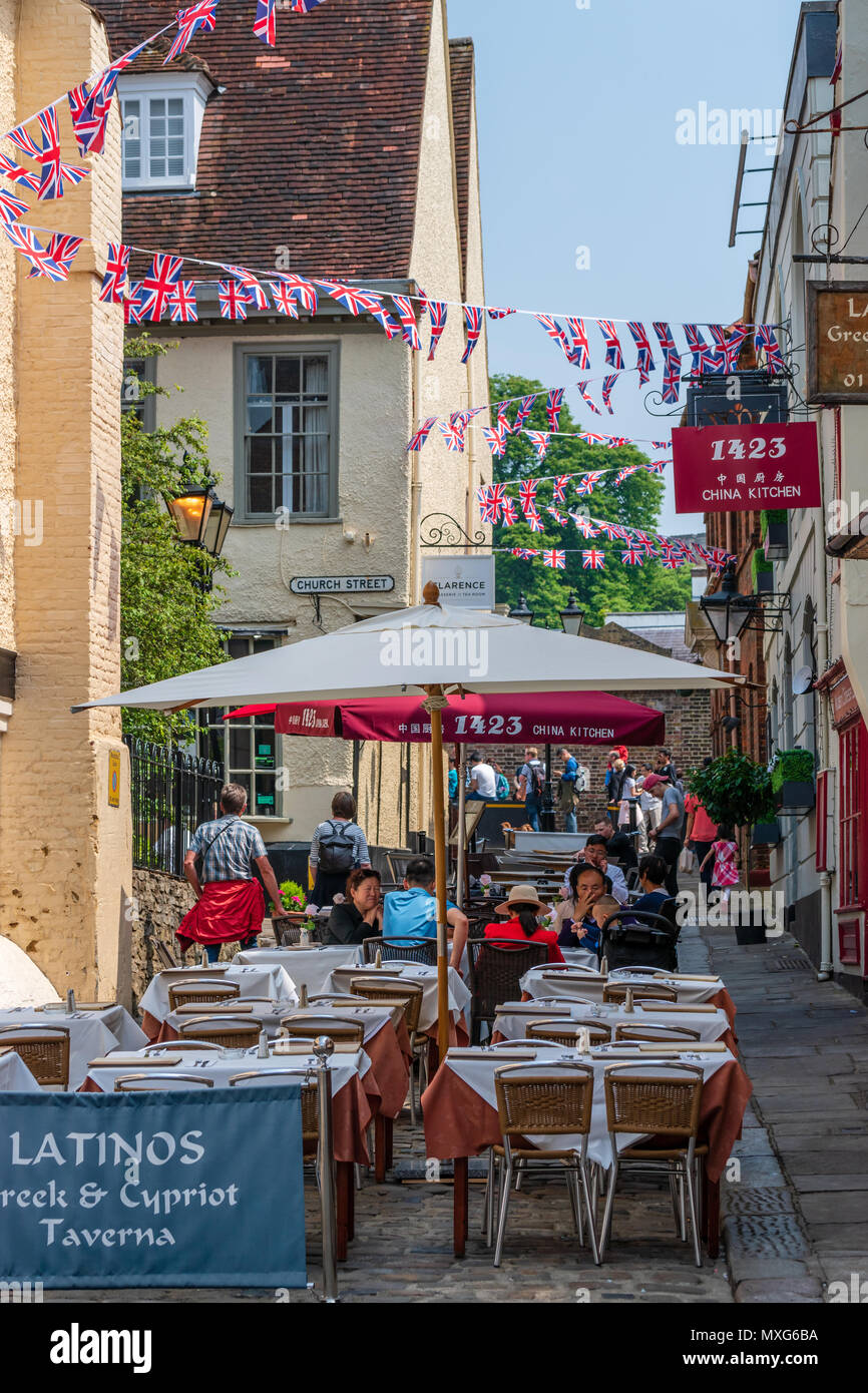 Restaurant outside eating table hi-res stock photography and images - Alamy