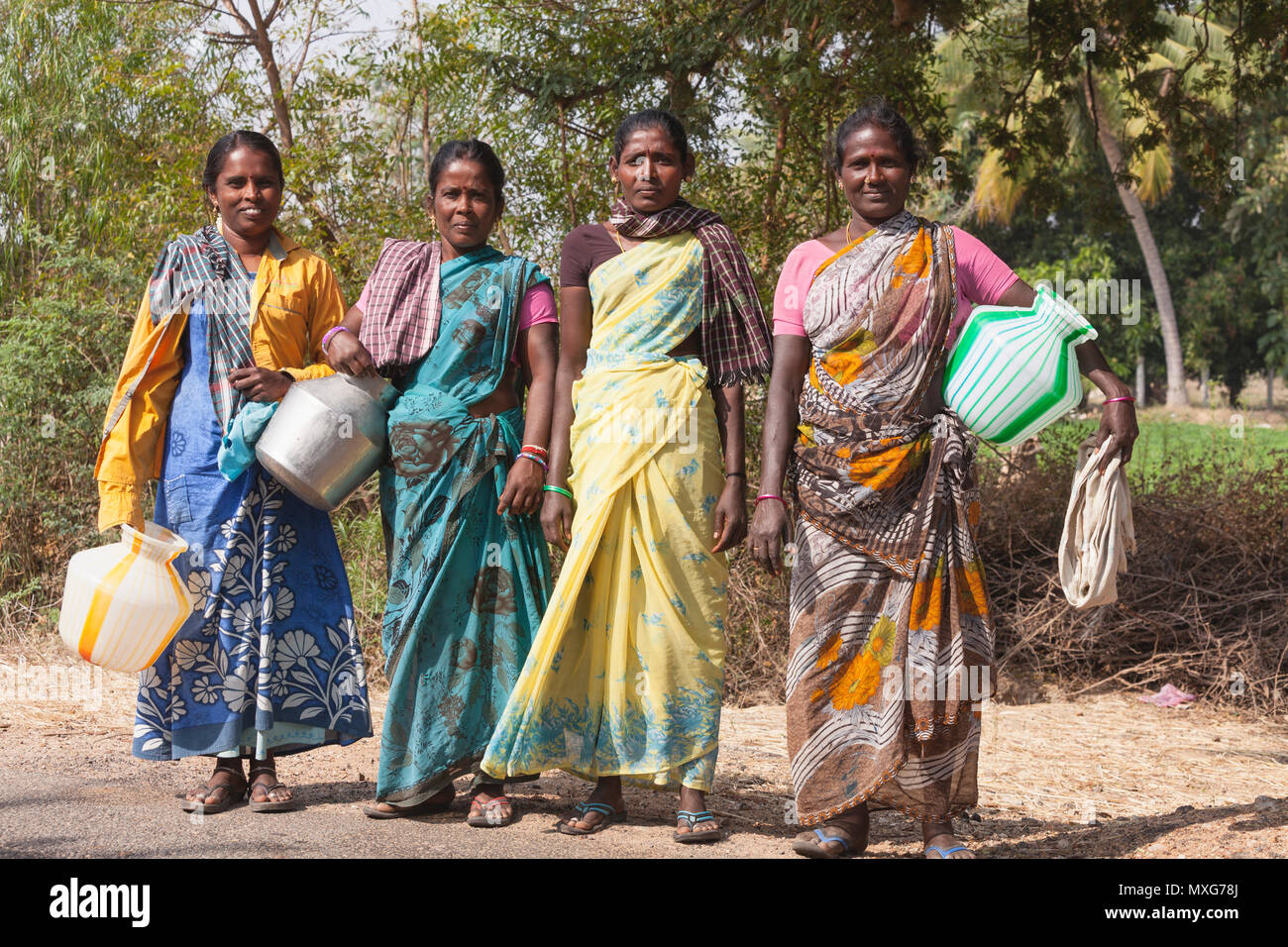 Indian Woman Carrying Pot On Head High Resolution Stock Photography and ...