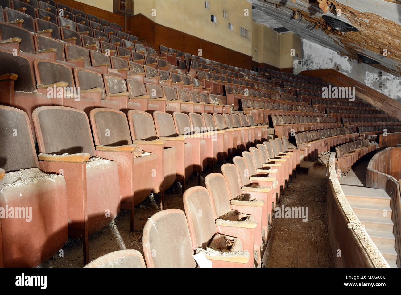 Empty seating hi-res stock photography and images - Alamy
