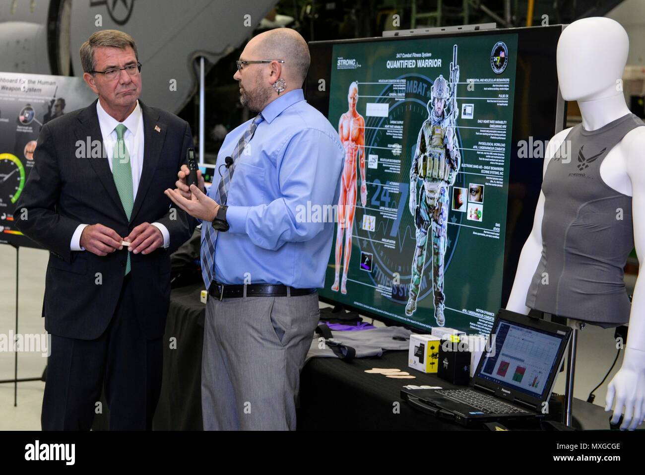 711 human performance wing hi-res stock photography and images - Alamy