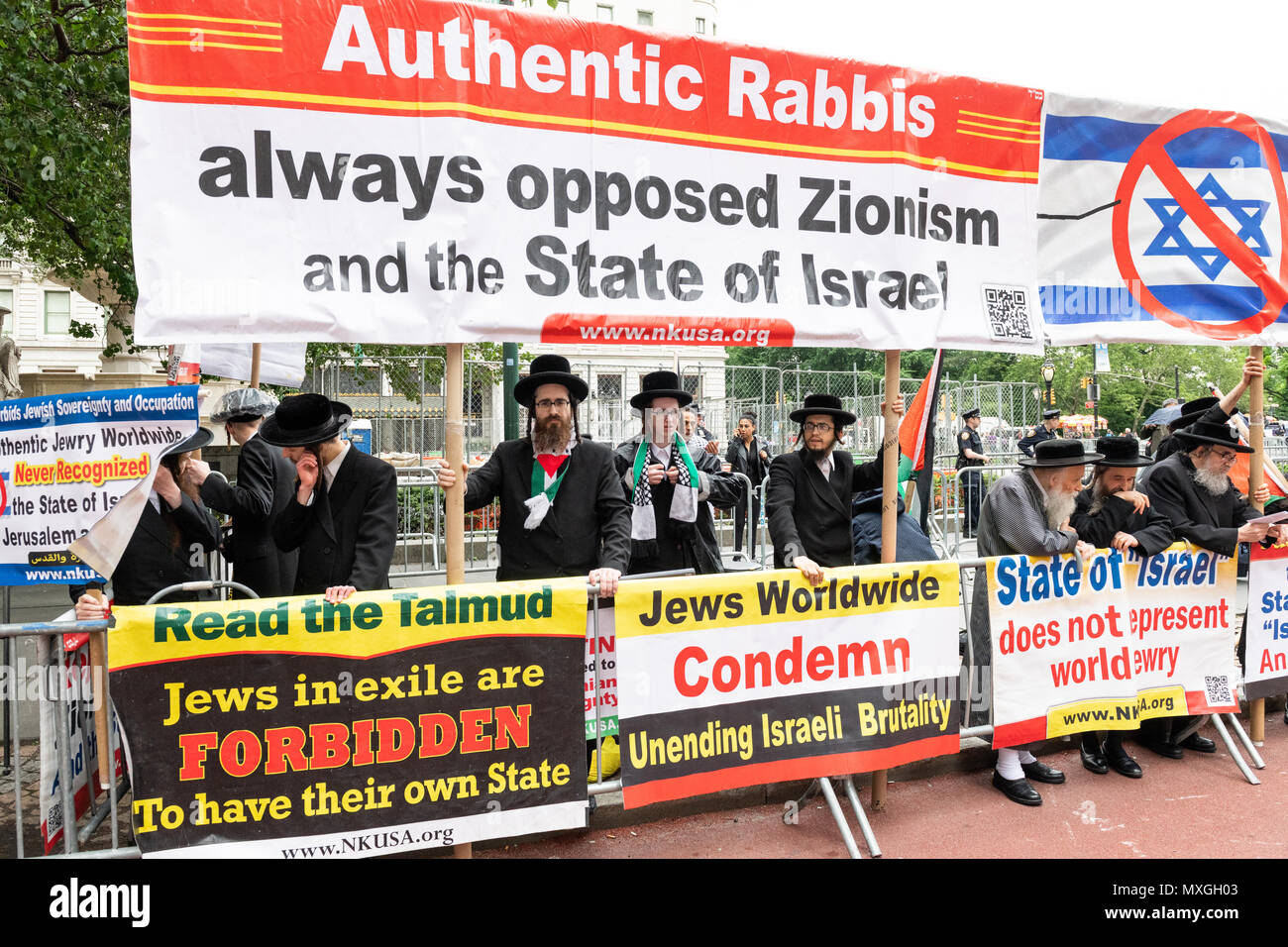 Neturei karta hi-res stock photography and images - Alamy