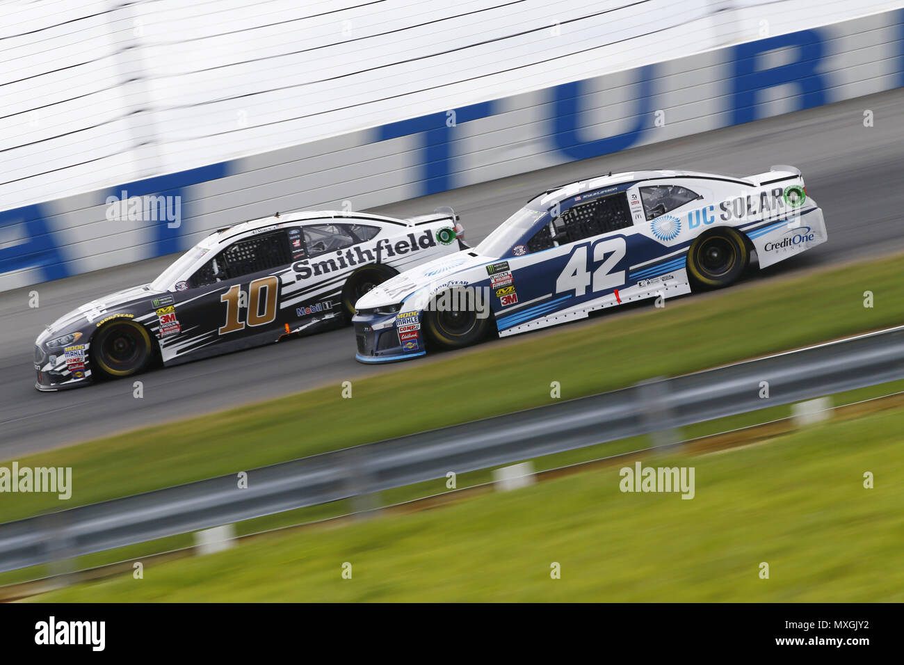 Long Pond, Pennsylvania, USA. 3rd June, 2018. Aric Almirola (10) and ...