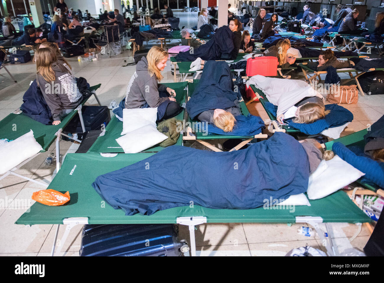 04 June 2018, Germany, Hamburg: High school students resting on camp ...