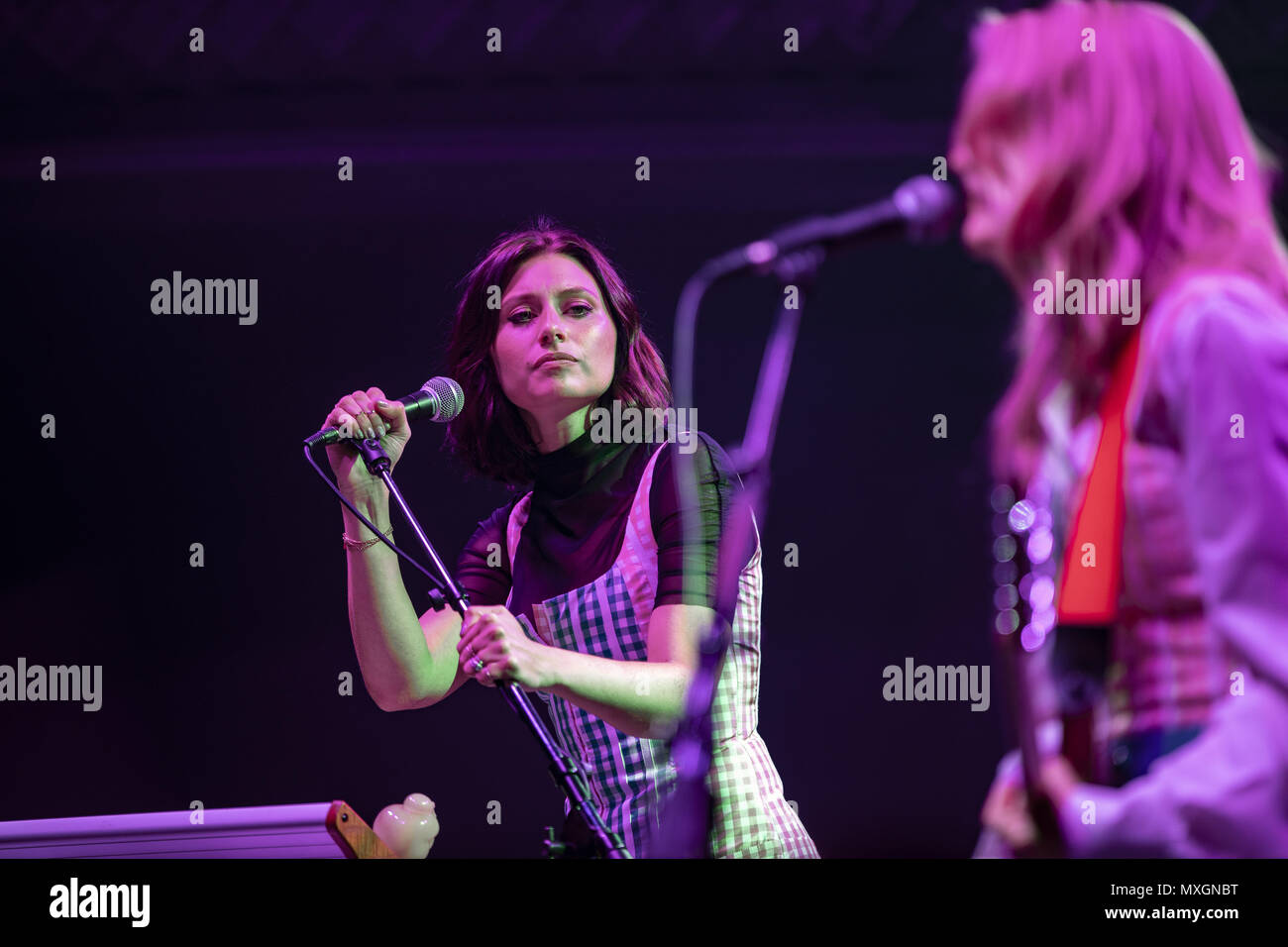 Aly michalka and amanda hi-res stock photography and images - Alamy