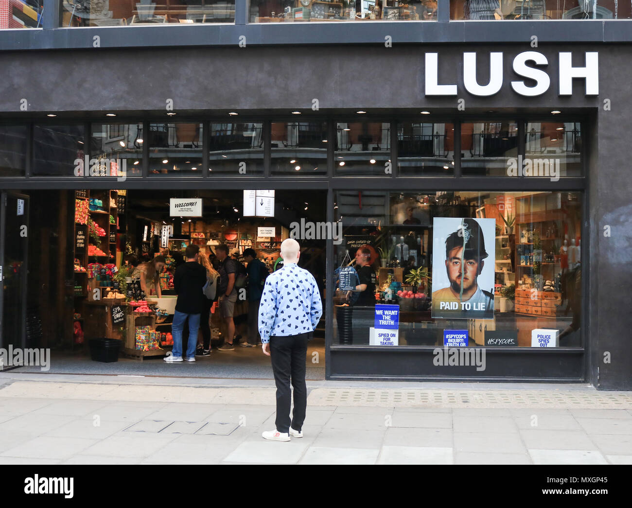 Undercover policing hi-res stock photography and images - Alamy