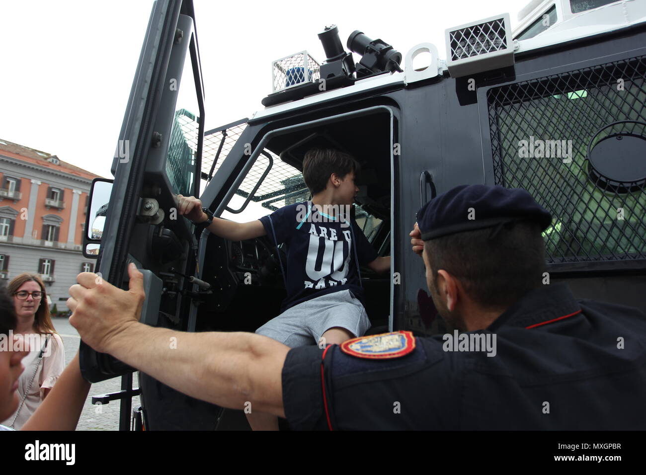 June 4, 2018 - Italy, Naples June 4 in Piazza del Plebiscito the weapon ...