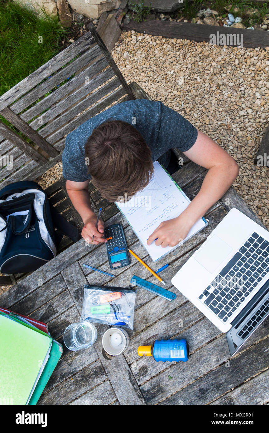 Bath, Somerset, UK. 4th June 2018. Seventeen year-old student revising ...