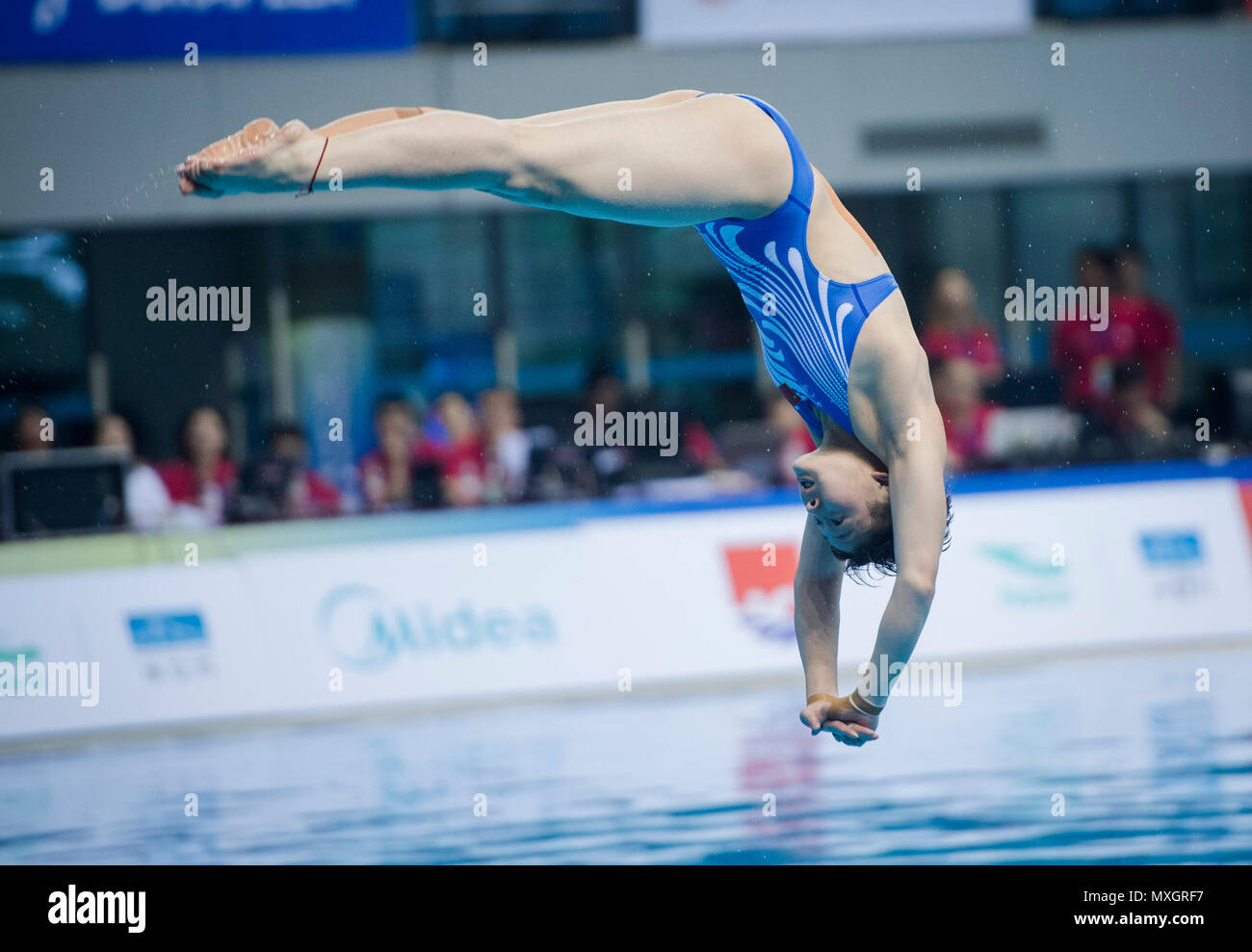 Final womens 10m platform diving competition hi-res stock photography ...