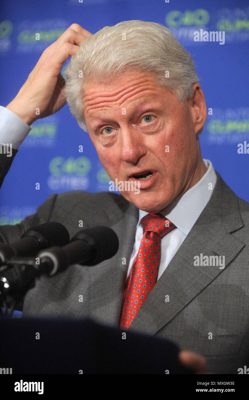 Bill clinton group photo hi-res stock photography and images - Alamy