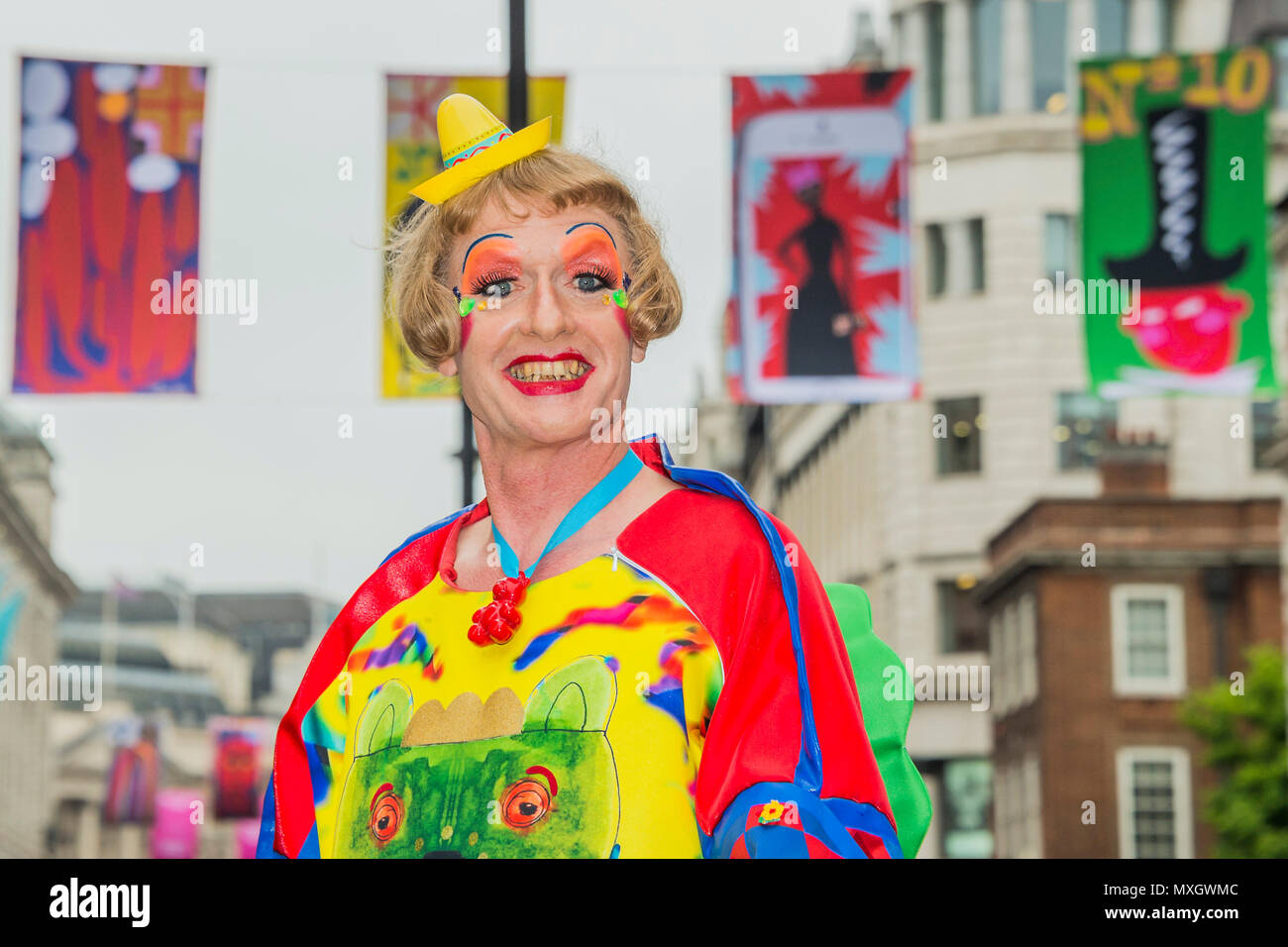 Grayson perry hi-res stock photography and images - Alamy