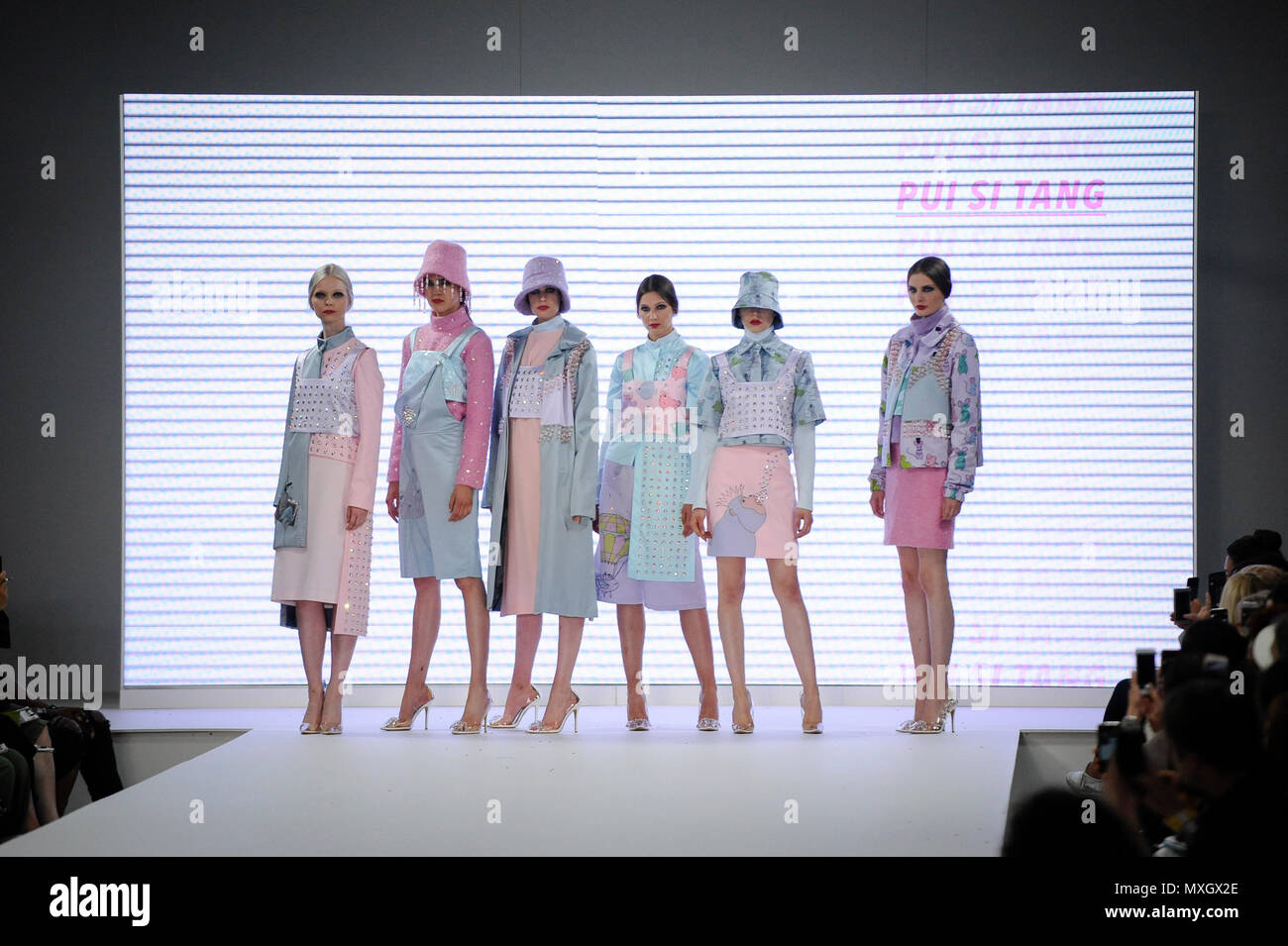 Si models hi-res stock photography and images - Alamy