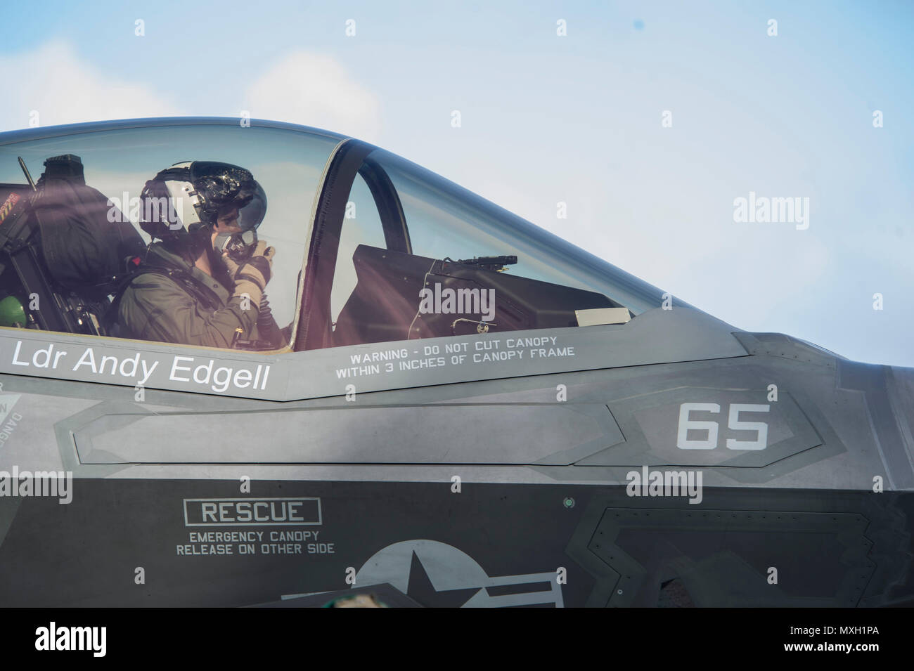 161101-N-YT019-0109 PACIFIC OCEAN (Nov. 1, 2016) Marine Corps test ...