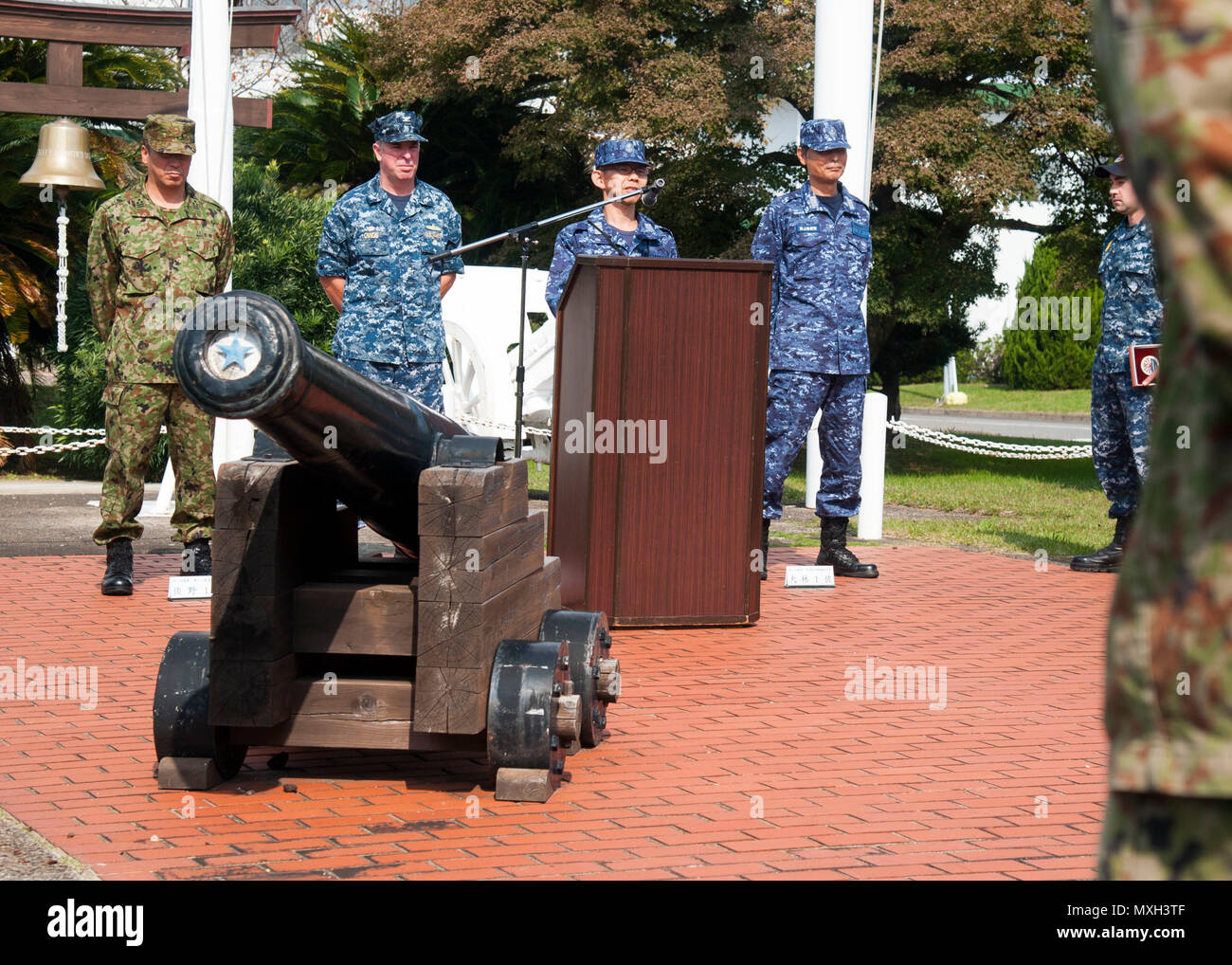 161104-N-NY430-060 SASEBO, Japan (Nov. 4, 2016) Japan Maritime Self ...