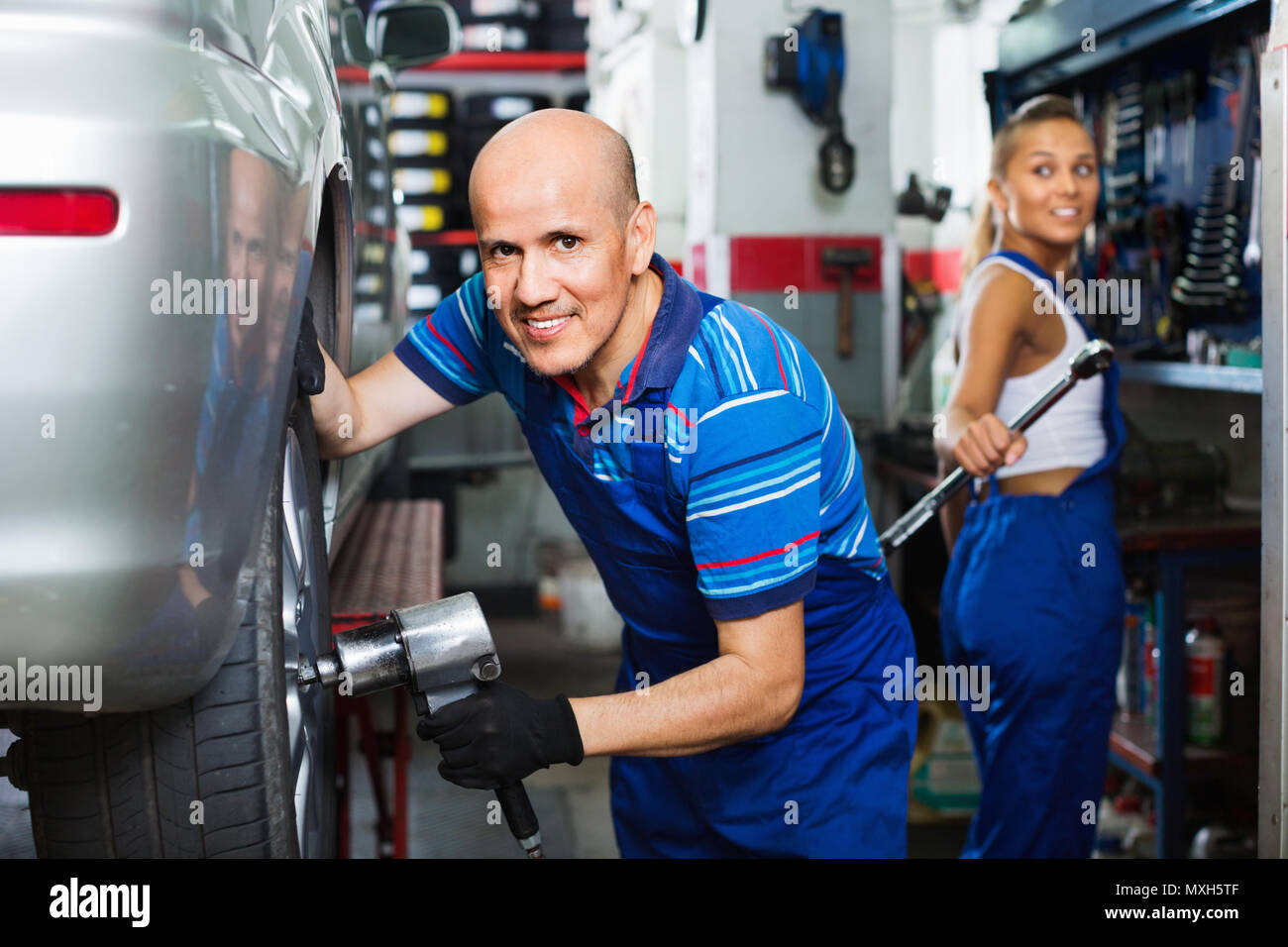Man fitting new tyre hi-res stock photography and images - Alamy