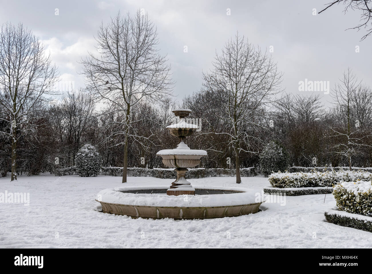 Regents park winter with snow hi-res stock photography and images - Alamy