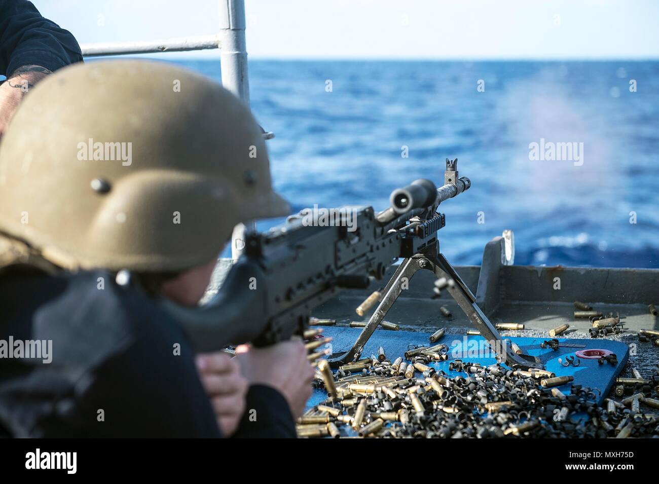 161104-N-XQ474-033 PHILIPPINE SEA (Nov. 4, 2016) Petty Officer 2nd ...