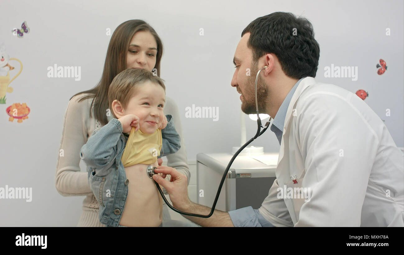 Child Patient Visiting Doctor's Office Stock Photo - Alamy