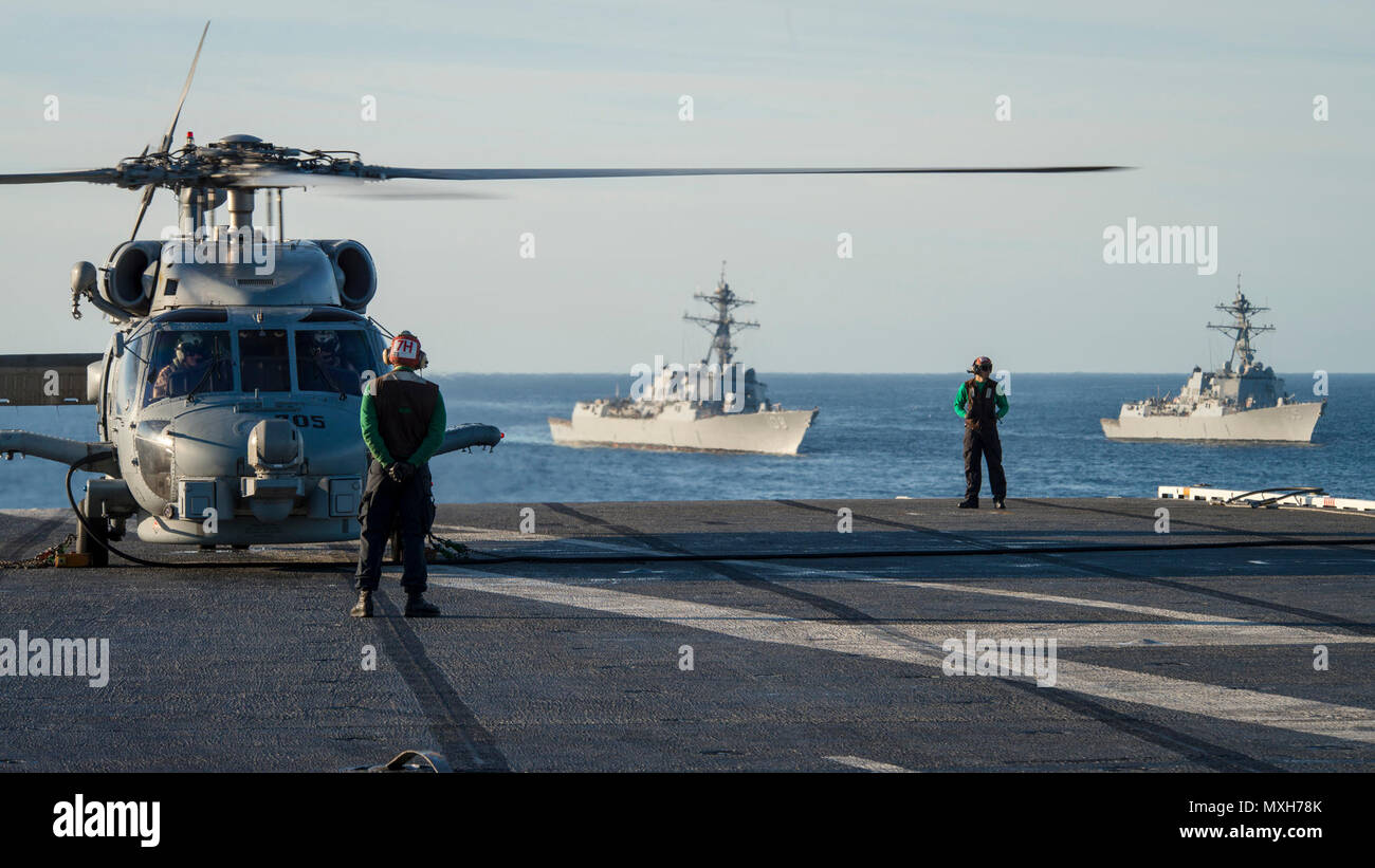 161104-N-BL637-025 PACIFIC OCEAN (Nov. 11, 2016) A Helicopter Maritime ...