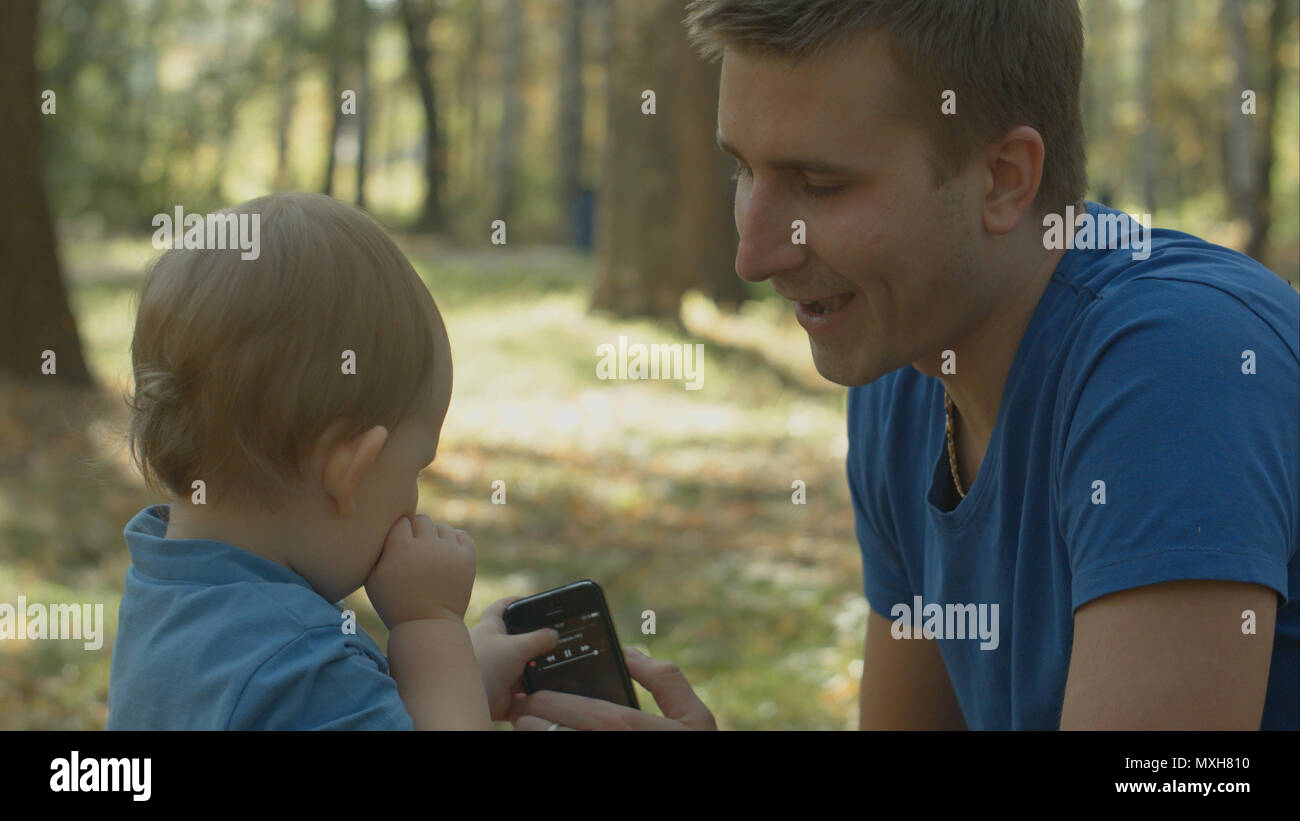 Boy crying computer hi-res stock photography and images - Alamy