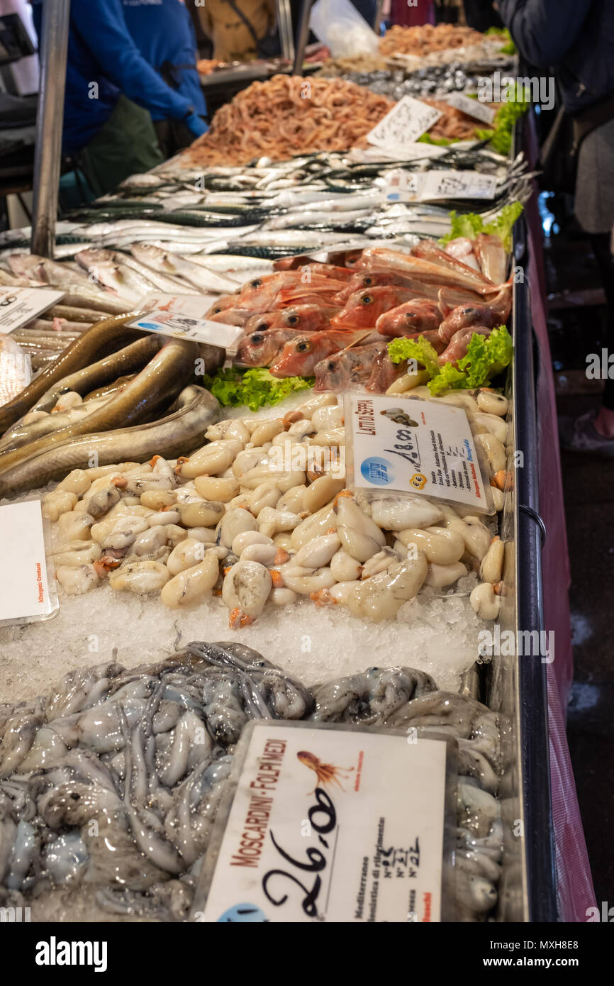 Venice italy fish market hi-res stock photography and images - Alamy