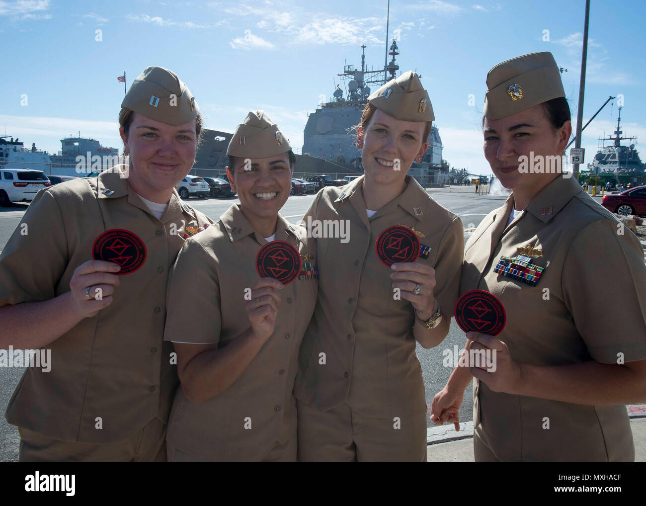161104-N-MB306-172 SAN DIEGO (Nov. 4, 2016) Lieutenants Elyse Mielnik ...