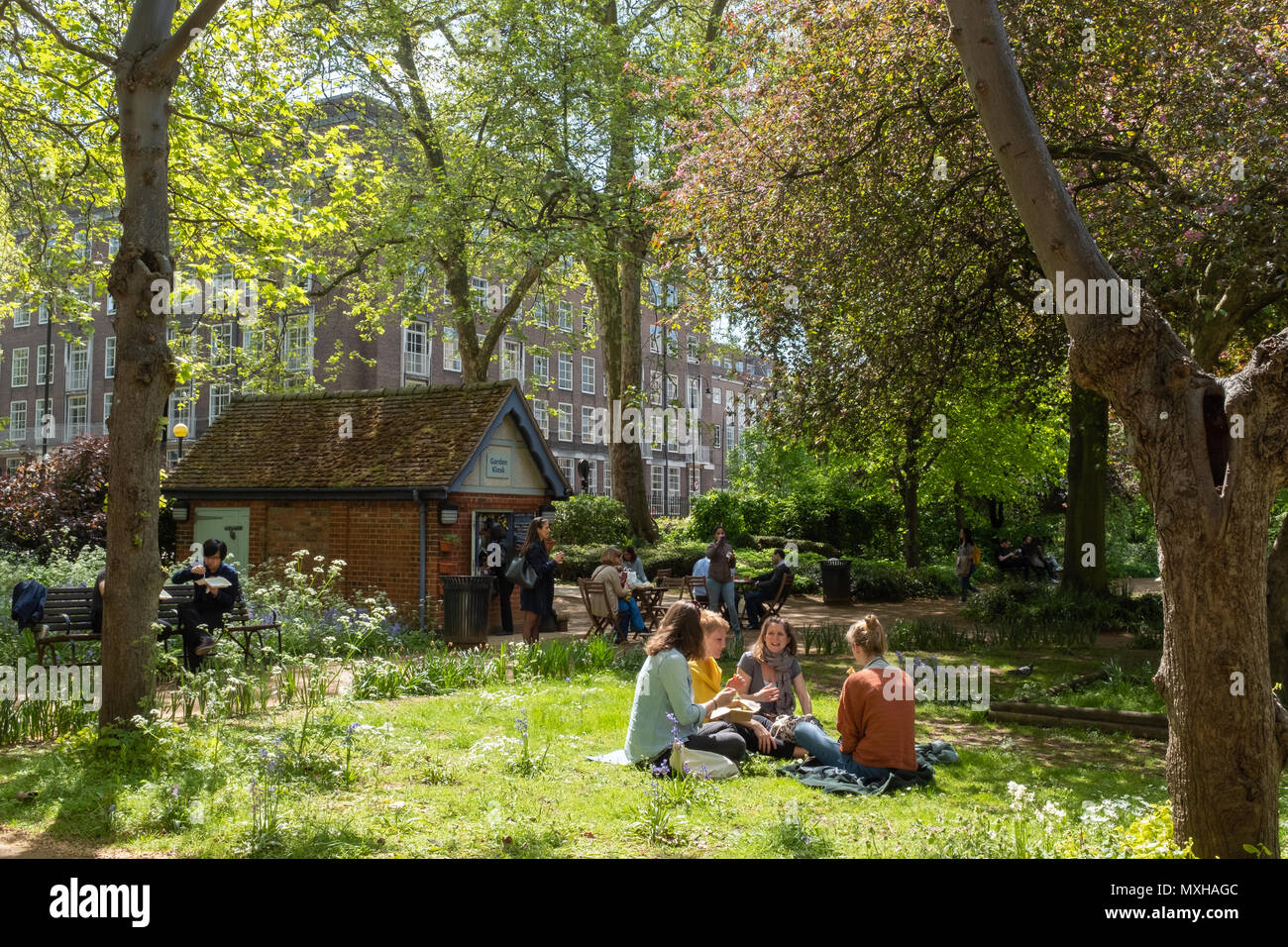 Cafe gordon square hi-res stock photography and images - Alamy