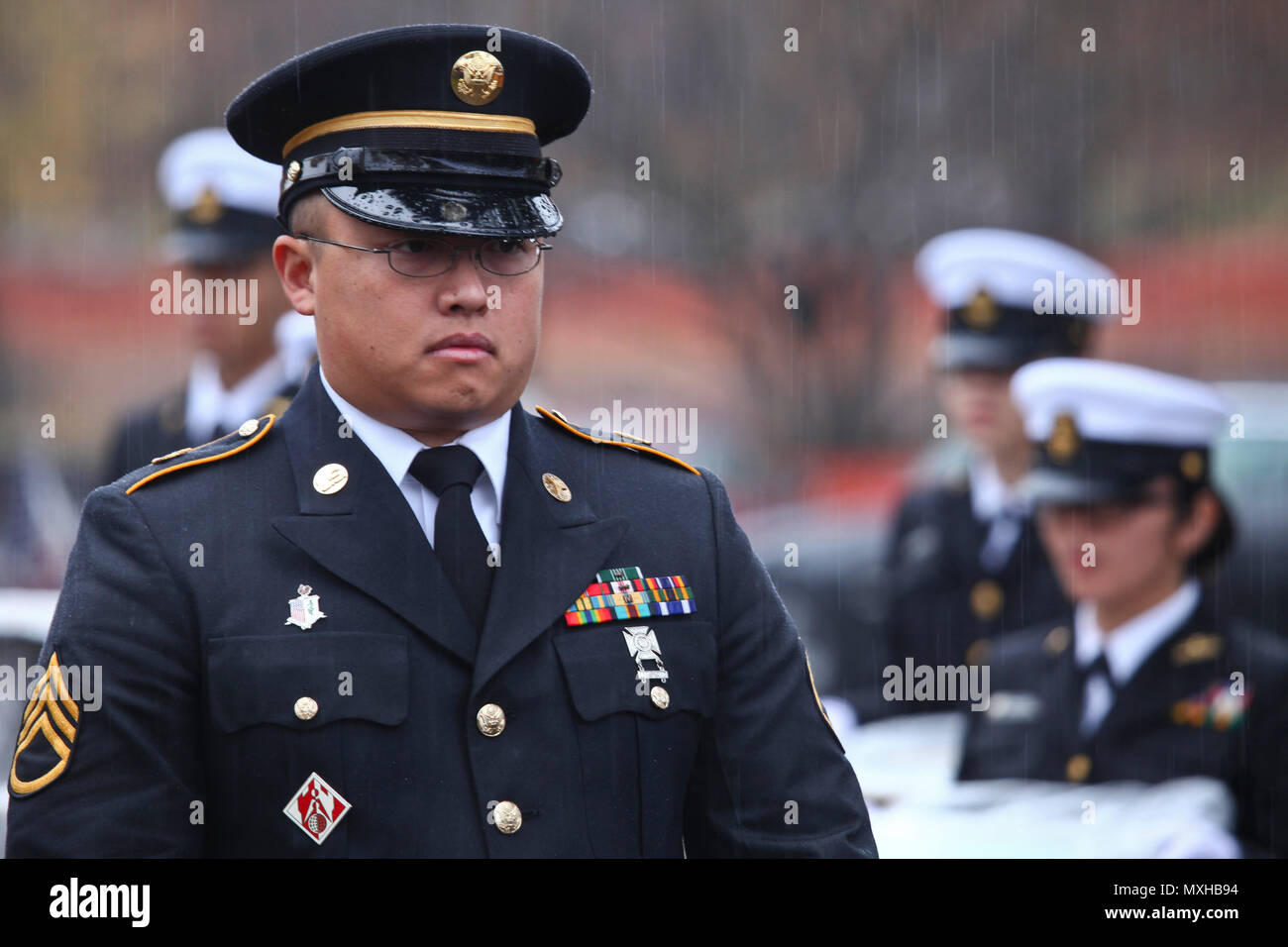 A U.S. Army soldier from the New Jersey Army National Guard's Honor ...