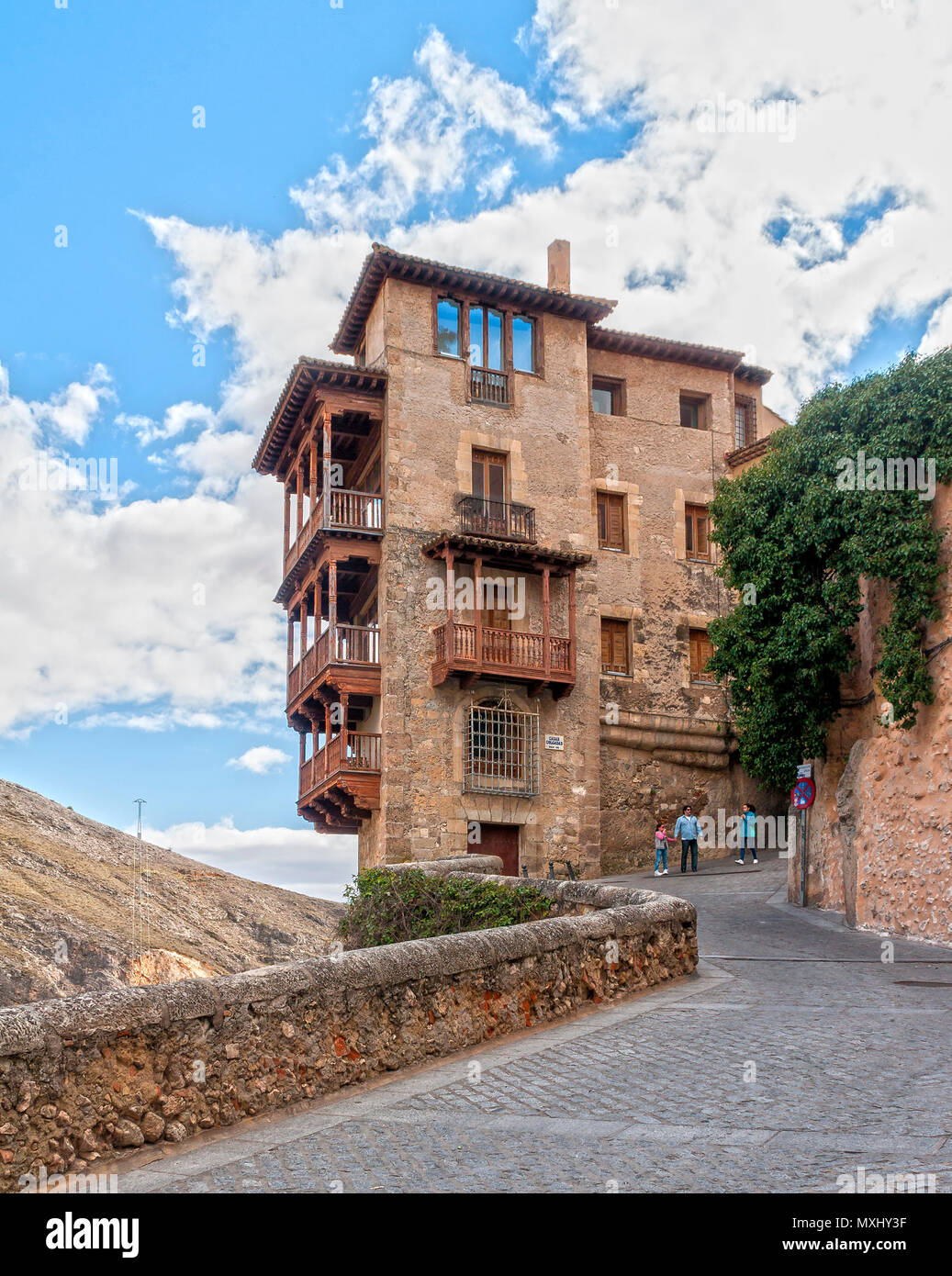 Casas colgadas hi-res stock photography and images - Alamy