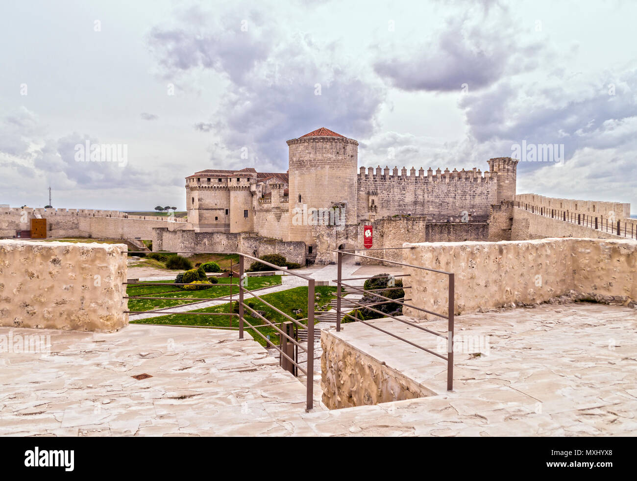 Castillo Palacio del Duque de Alburquerque en Cuéllar. Conjunto ...