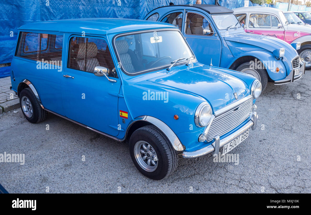Mini especial. Coche antiguo Stock Photo - Alamy
