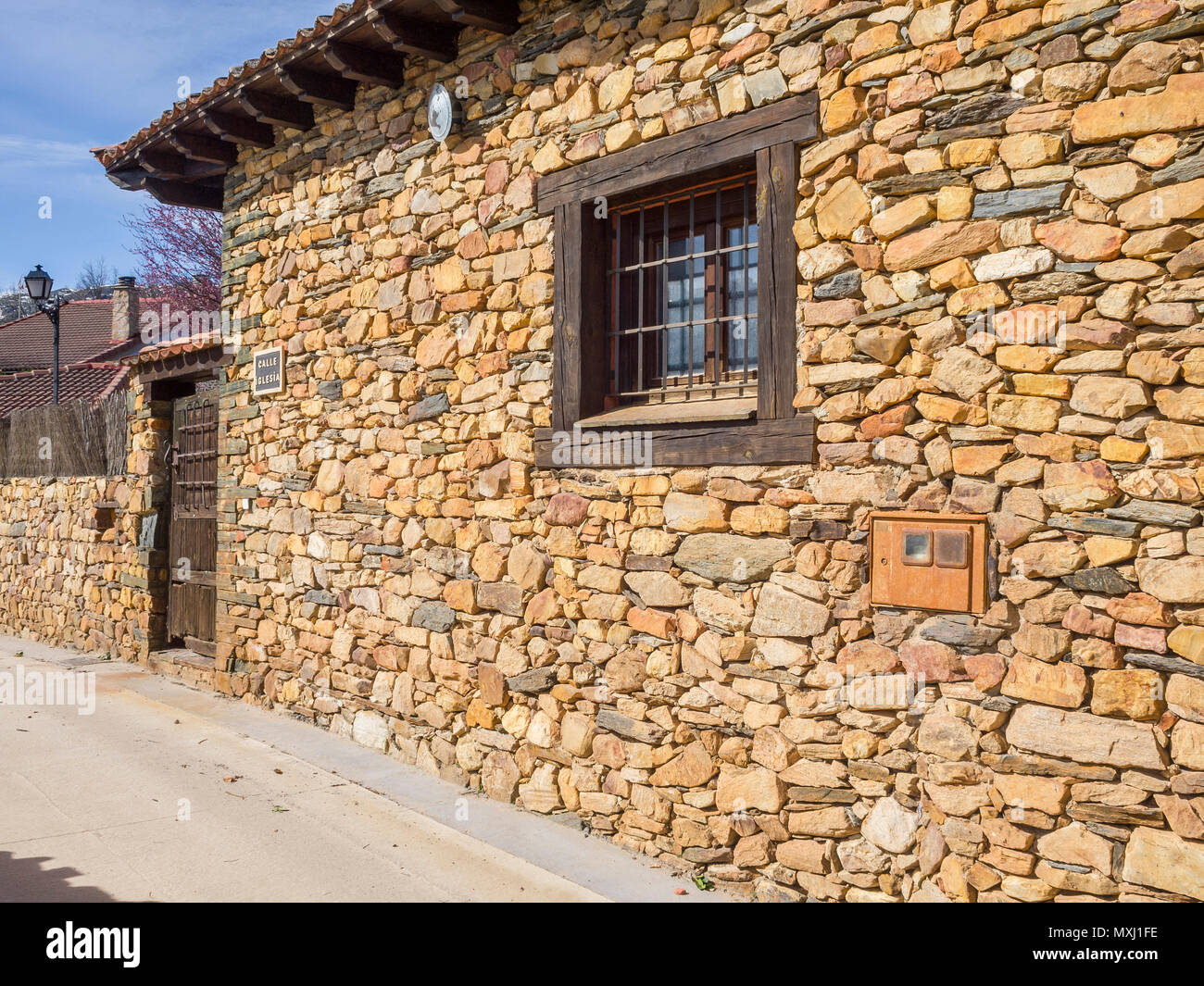 Martín Muñoz de Ayllón. Pueblo amarillo. Ruta de los pueblos rojos ...