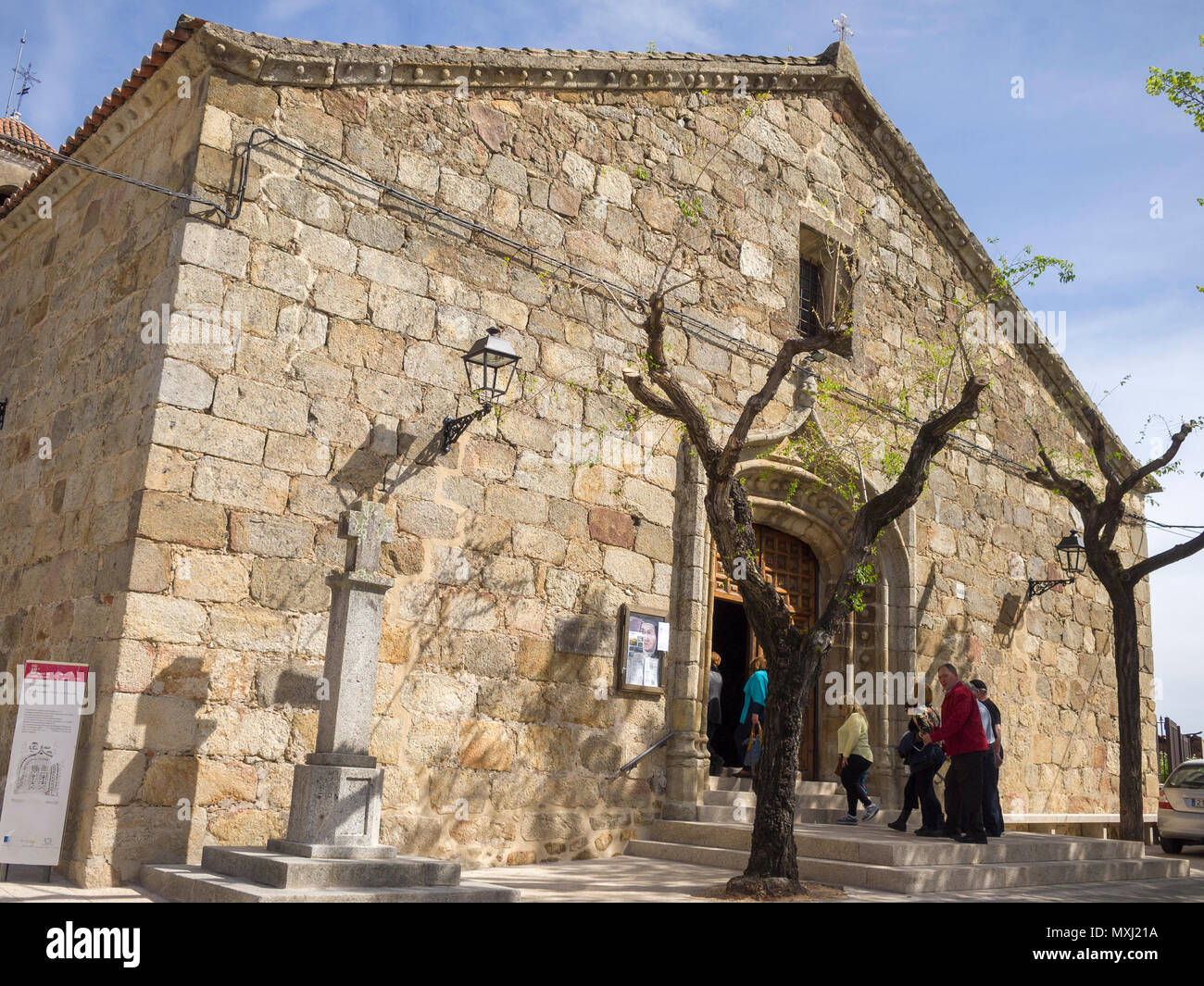 Iglesia de Nuestra Señora de la Asunción. Pueblo de Candeleda. Valle ...