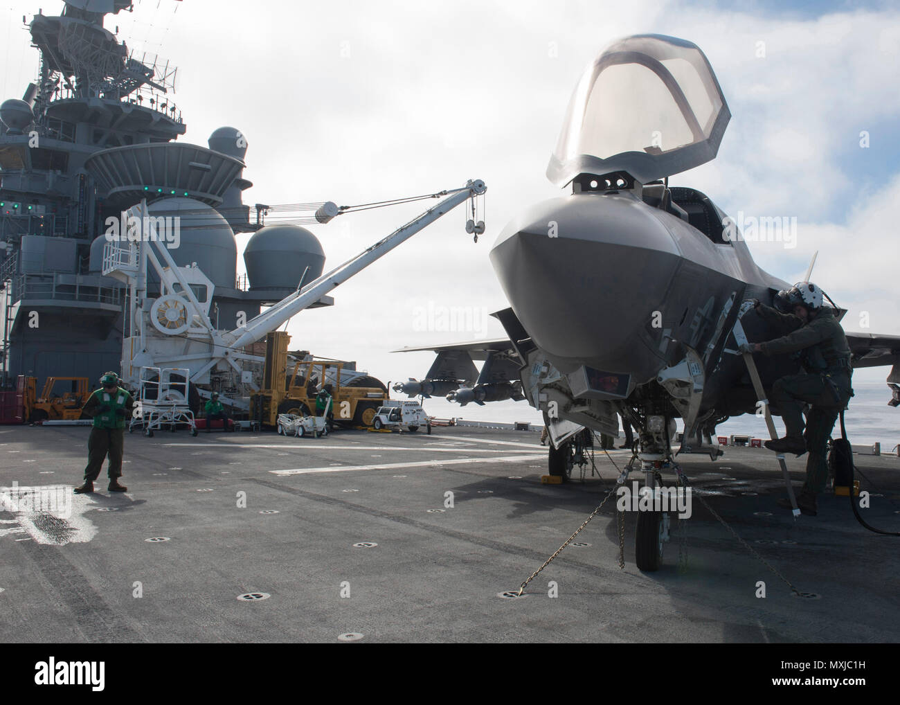 161105-N-VR008-0327 PACIFIC OCEAN (Nov. 5, 2016) Royal Air Force test ...
