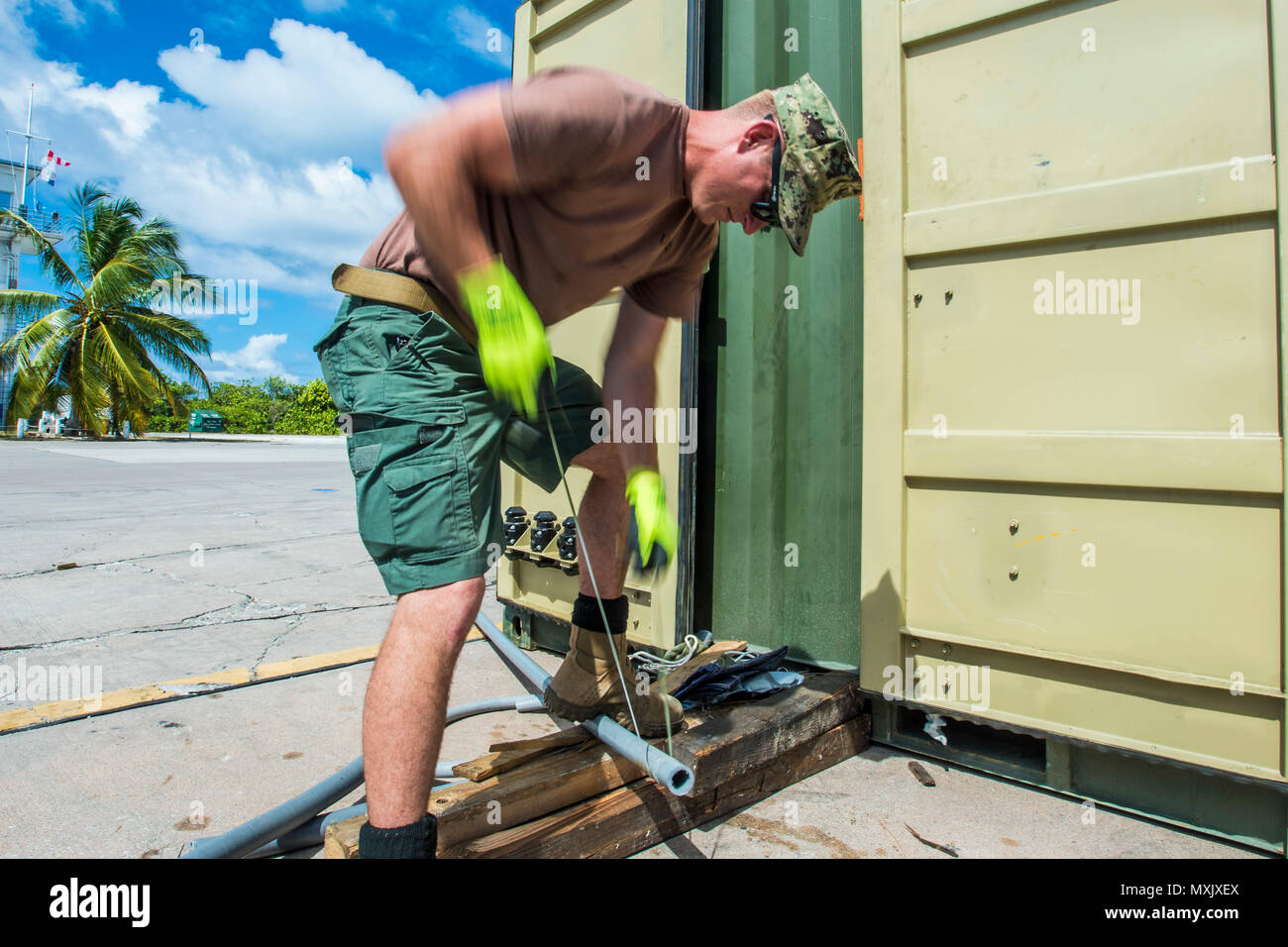 Chief Petty Officer Jesse Hamblin, assigned to Underwater Construction ...