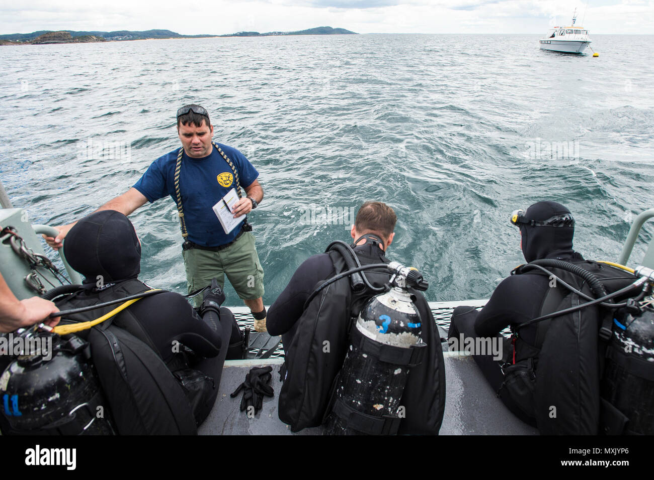 Petty Officer 1st Class Wayne Shearer, assigned to Mobile Diving ...