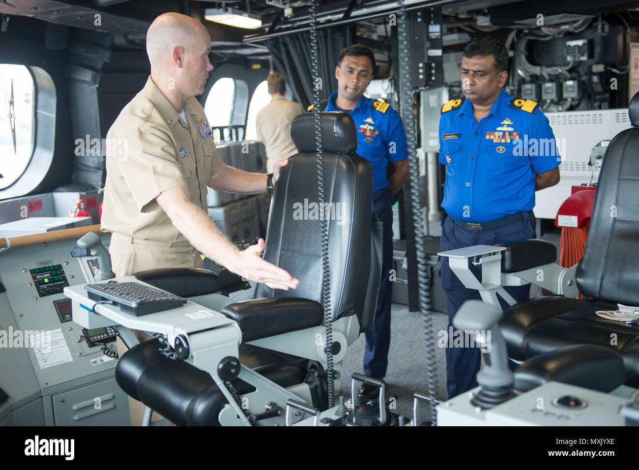 161109-N-MW990-124 CHANGI NAVAL BASE (November 9, 2016) Commanding ...