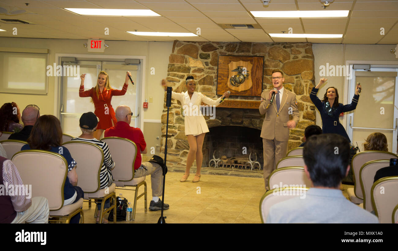 Uso show troupe hi-res stock photography and images - Alamy