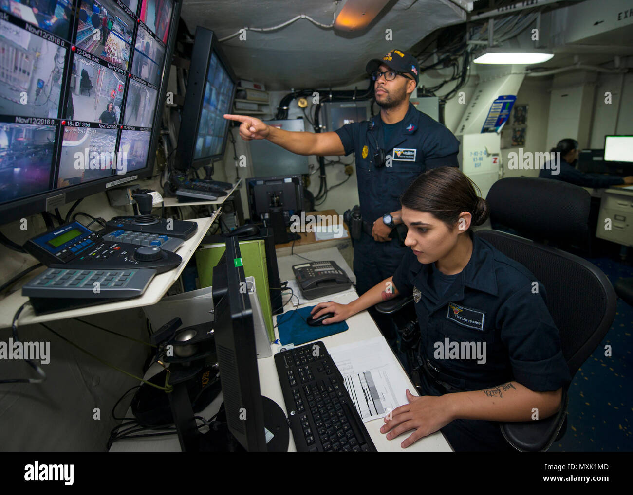 PACIFIC OCEAN (Nov. 12, 2016) Petty Officer 1st Class Justin Farrow ...