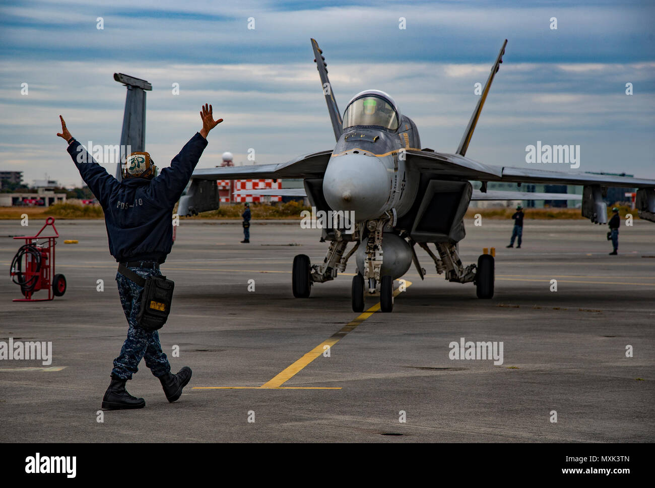 161116-N-OB360-004 NAVAL AIR FACILITY ATSUGI, Japan (Nov. 16, 2016) A ...