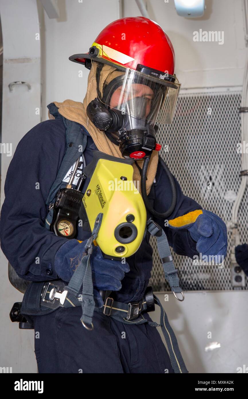 Naval firefighting thermal imager nfti hi-res stock photography and ...