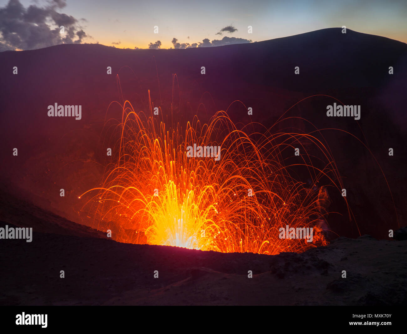 Volcano erupting lava hi-res stock photography and images - Alamy